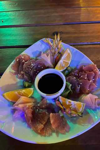 Shipwreck Bar - Dining | Aro'a Beachside Resort